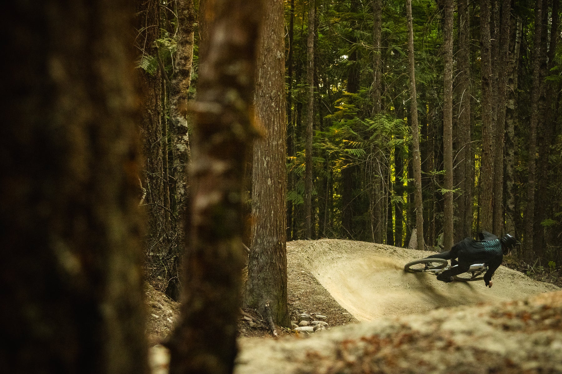 akta MTB Presents: Howey Doin'