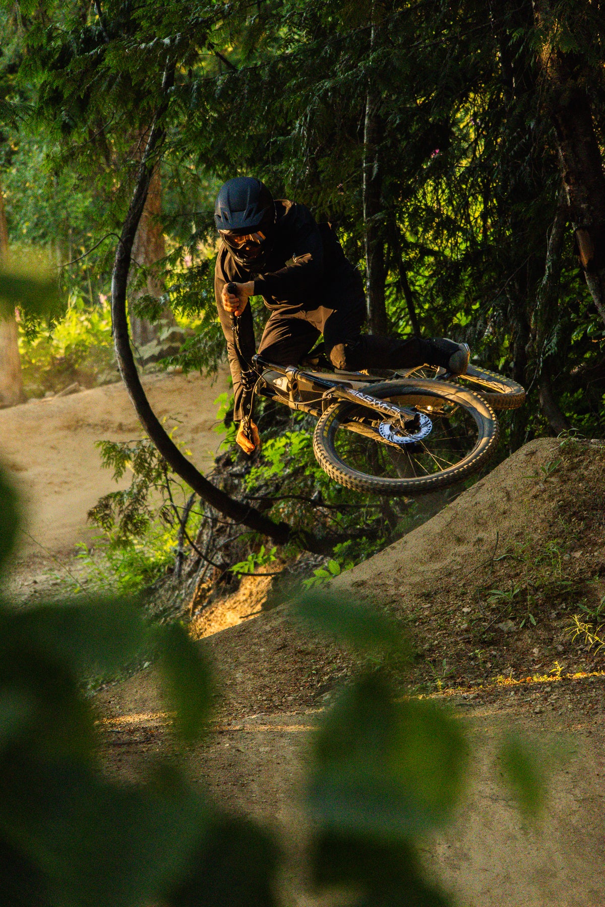 akta MTB Presents: Howey Doin'